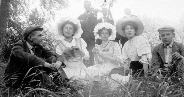 Az illem régimódi története